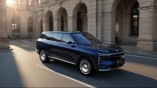 配置领先的智己LS9，能否“乱杀”问界M9、理想L9、领克900？_凤凰网