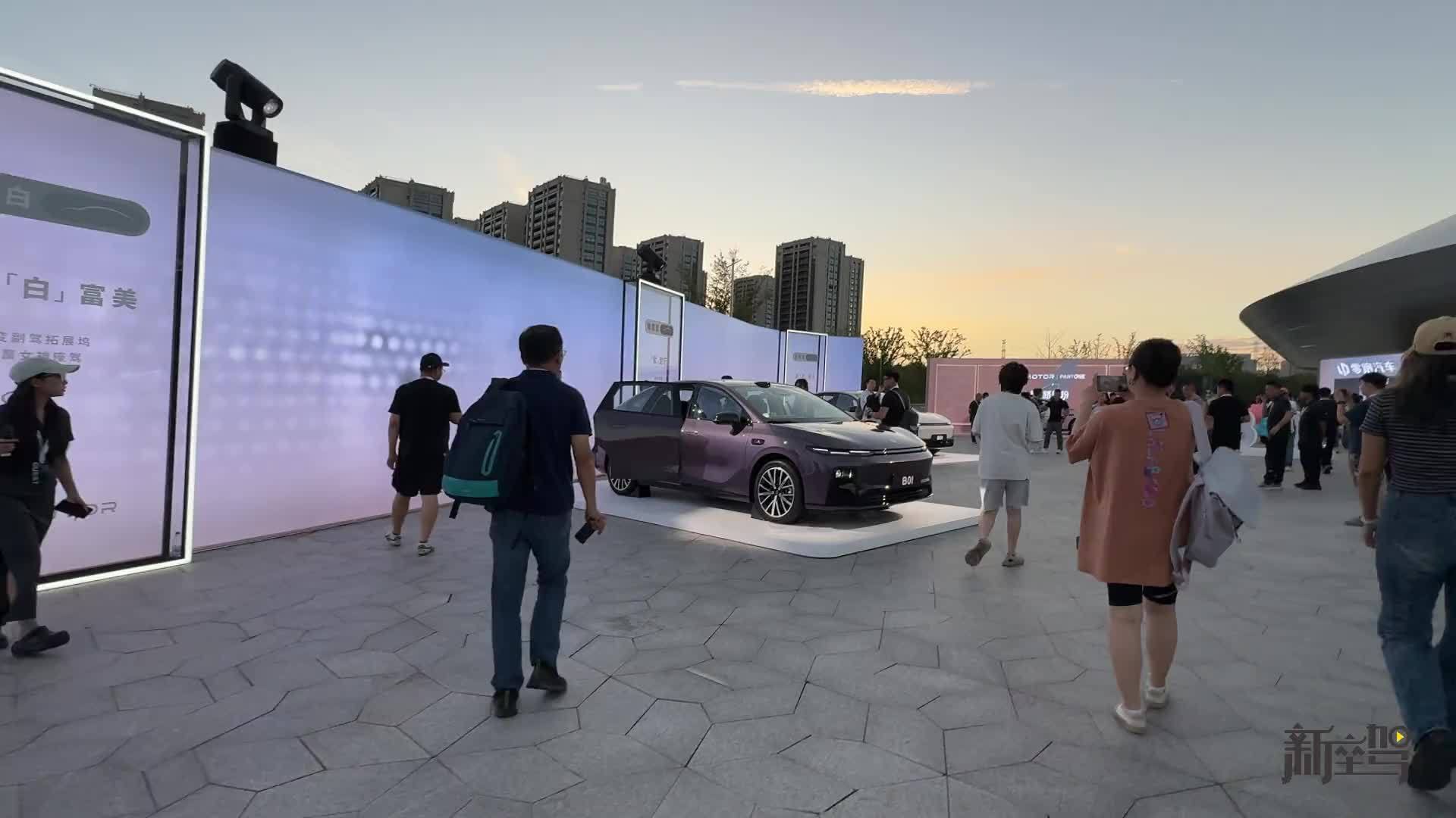 零跑B01 8.98万起售！650km续航谁是对手？ 零跑B01上市_凤凰网视频_凤凰网