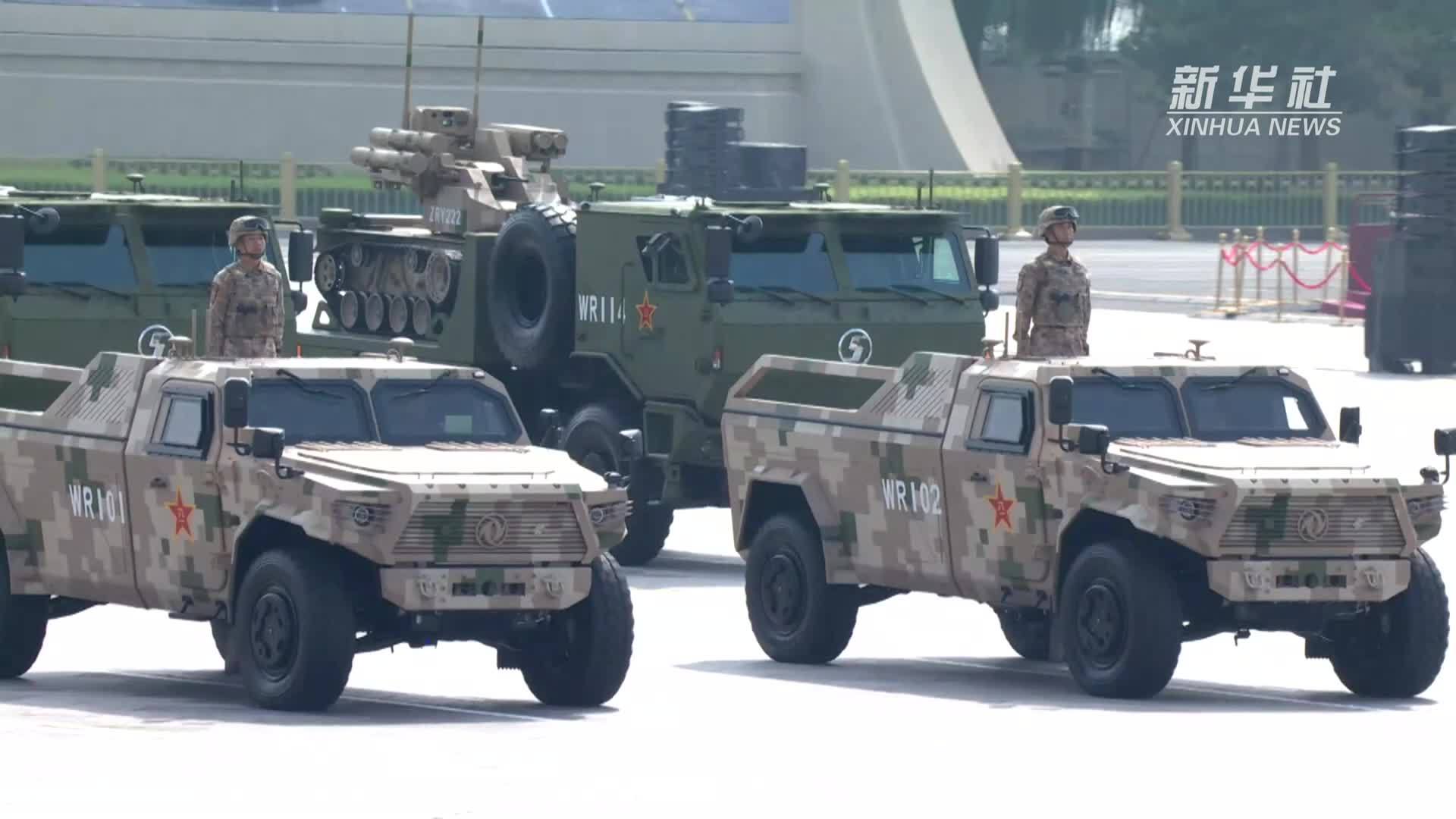 阅兵现场丨陆上无人作战方队：陆上有人无人协同作战实现新突破_凤凰网资讯_凤凰网