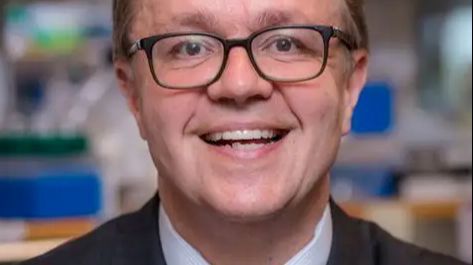 Pasi A. Jänne 教授：FLAURA2 方案一线治疗 OS 长达 4 年，成为 EGFR 突变肺癌患者一线治疗新标准_凤凰网健康_凤凰网