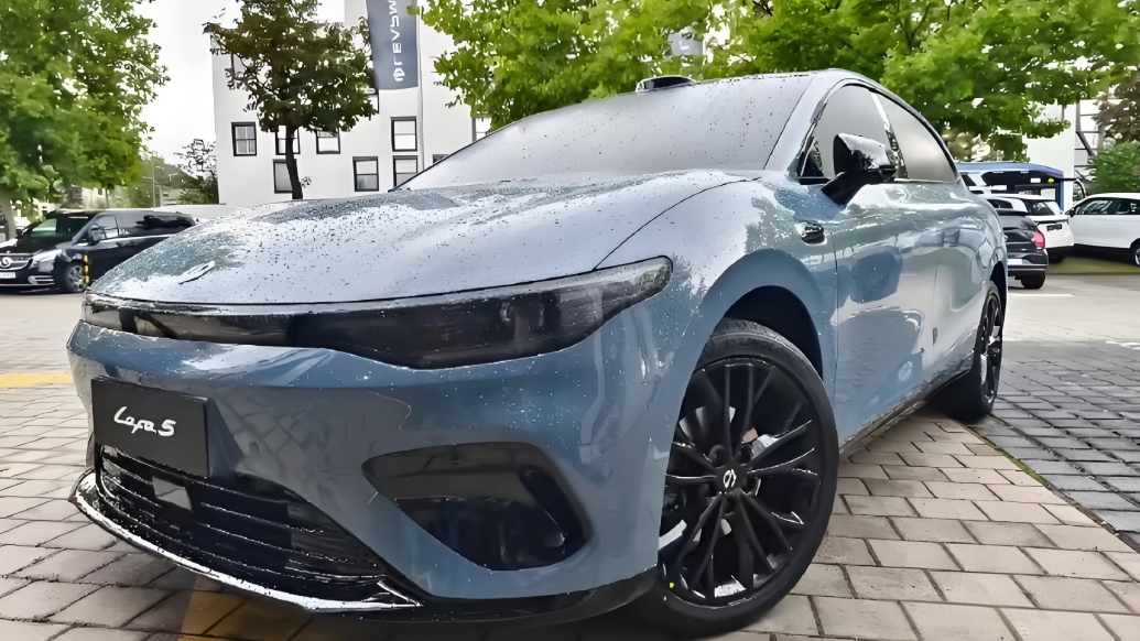 零跑Lafa5蓝色实车图曝光，今年Q4发布_凤凰网