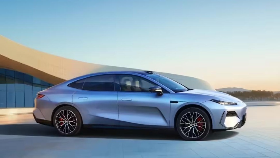 全新吉利银河E8加推610km长续航版：宁德时代电池，16.18万元起_凤凰网