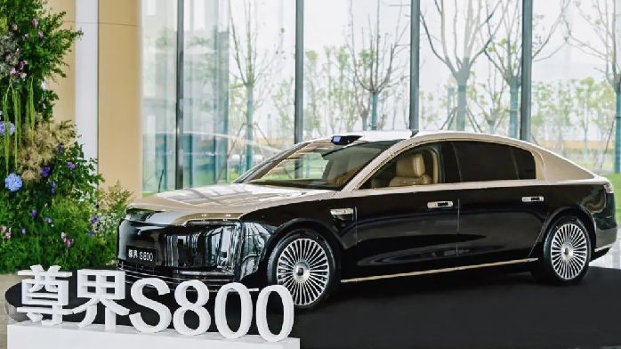 鸿蒙智行尊界 S800 汽车首月交付超 1000 辆_凤凰网