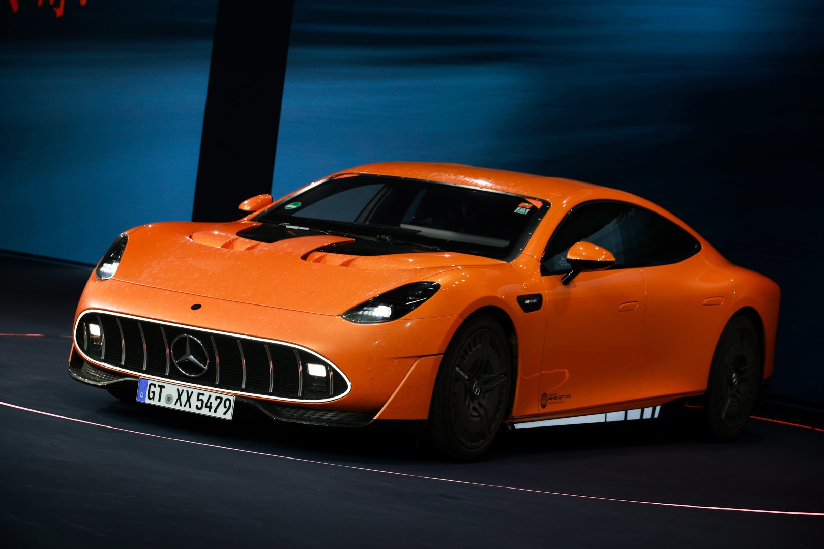 这很AMG！AMG GT XX概念车亮相2025梅赛德斯-奔驰XX科技创新日_凤凰网