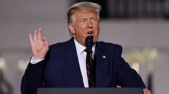 特朗普给美联储调查火上浇油，批鲍威尔“不是无能就是腐败”_凤凰网